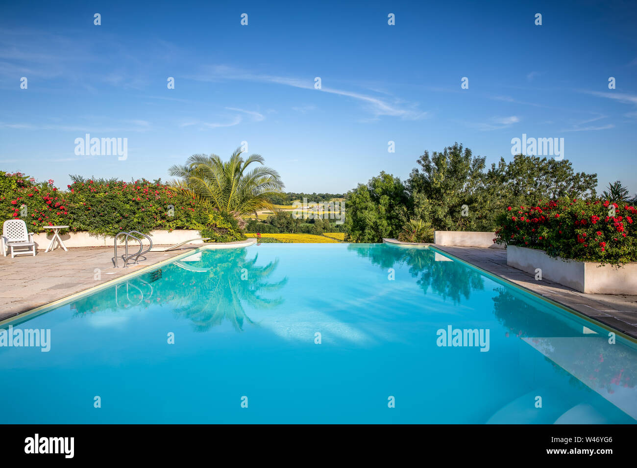 Infinity swimming pool, Western France Stock Photo - Alamy