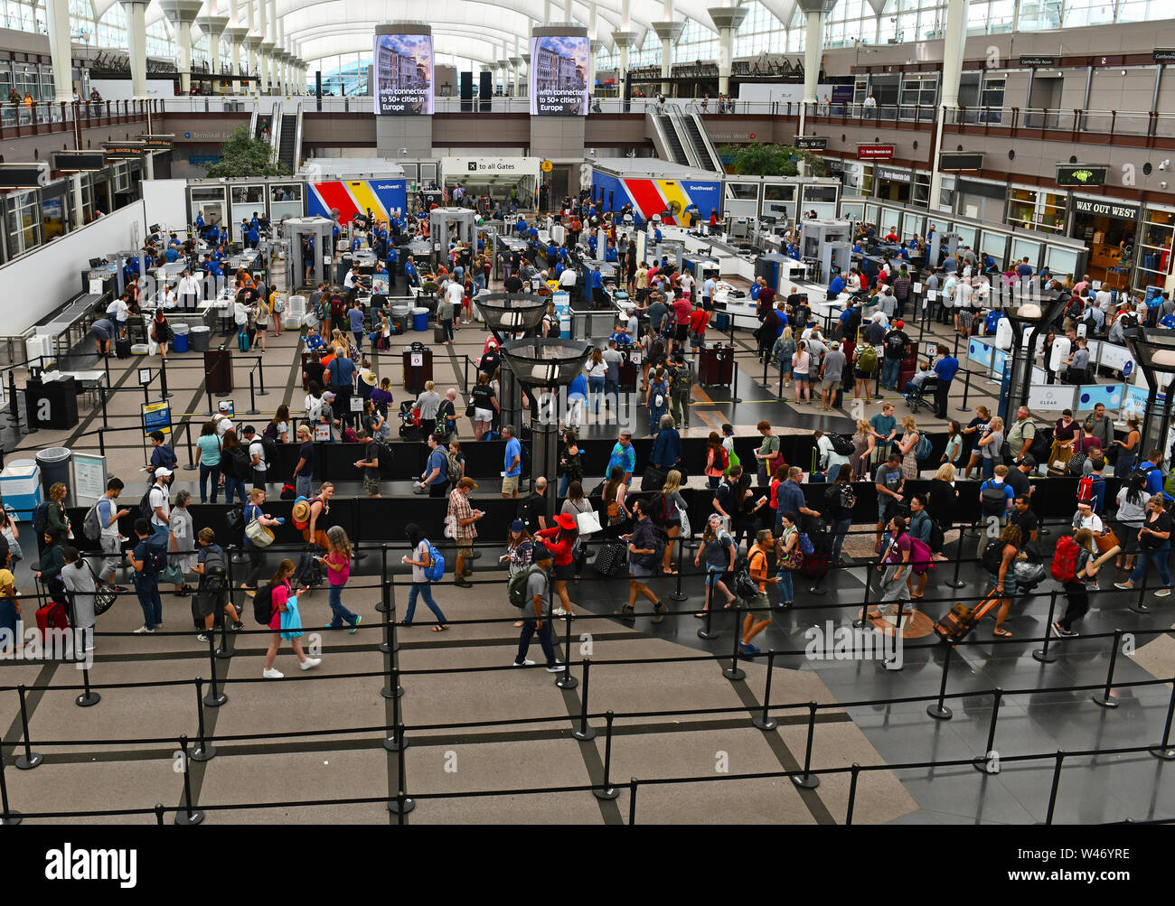 Crowds of travelers in long queue at Transportation Security ...