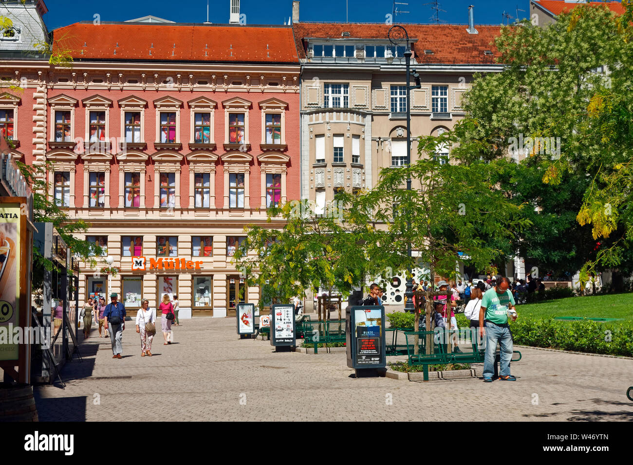 Wide pedestrian walkway hi-res stock photography and images - Alamy