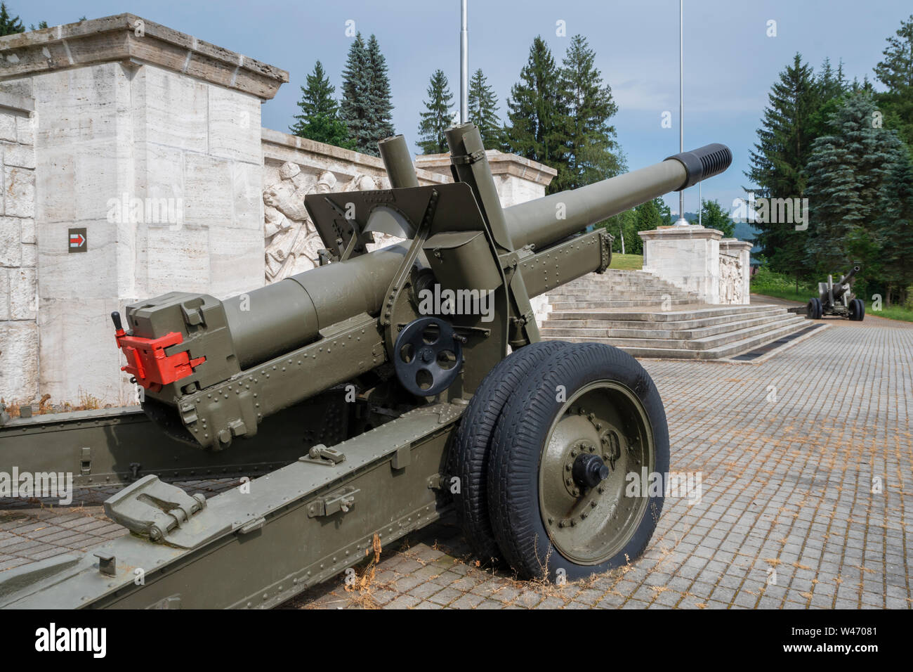 152 mm howitzer hi-res stock photography and images - Alamy