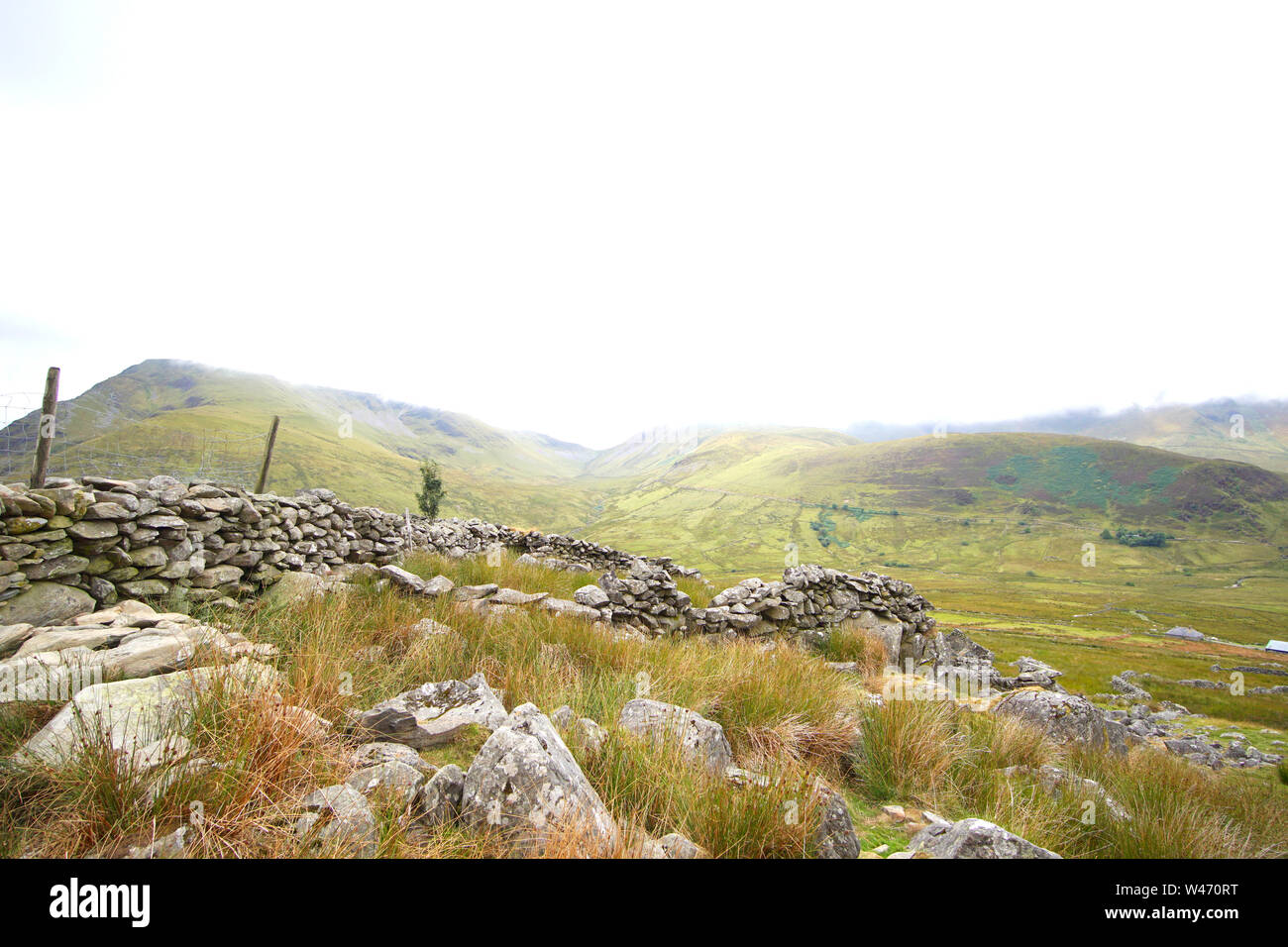Traditional stone wall fence hi-res stock photography and images - Alamy