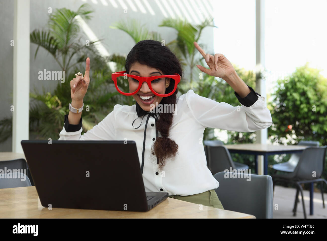 Funny girl wearing large eyeglasses hi-res stock photography and images ...