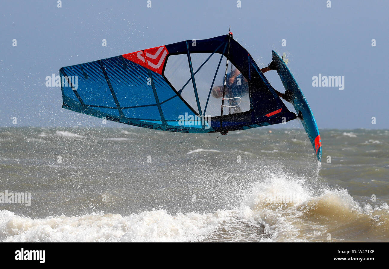Crashes through waves hi-res stock photography and images - Alamy