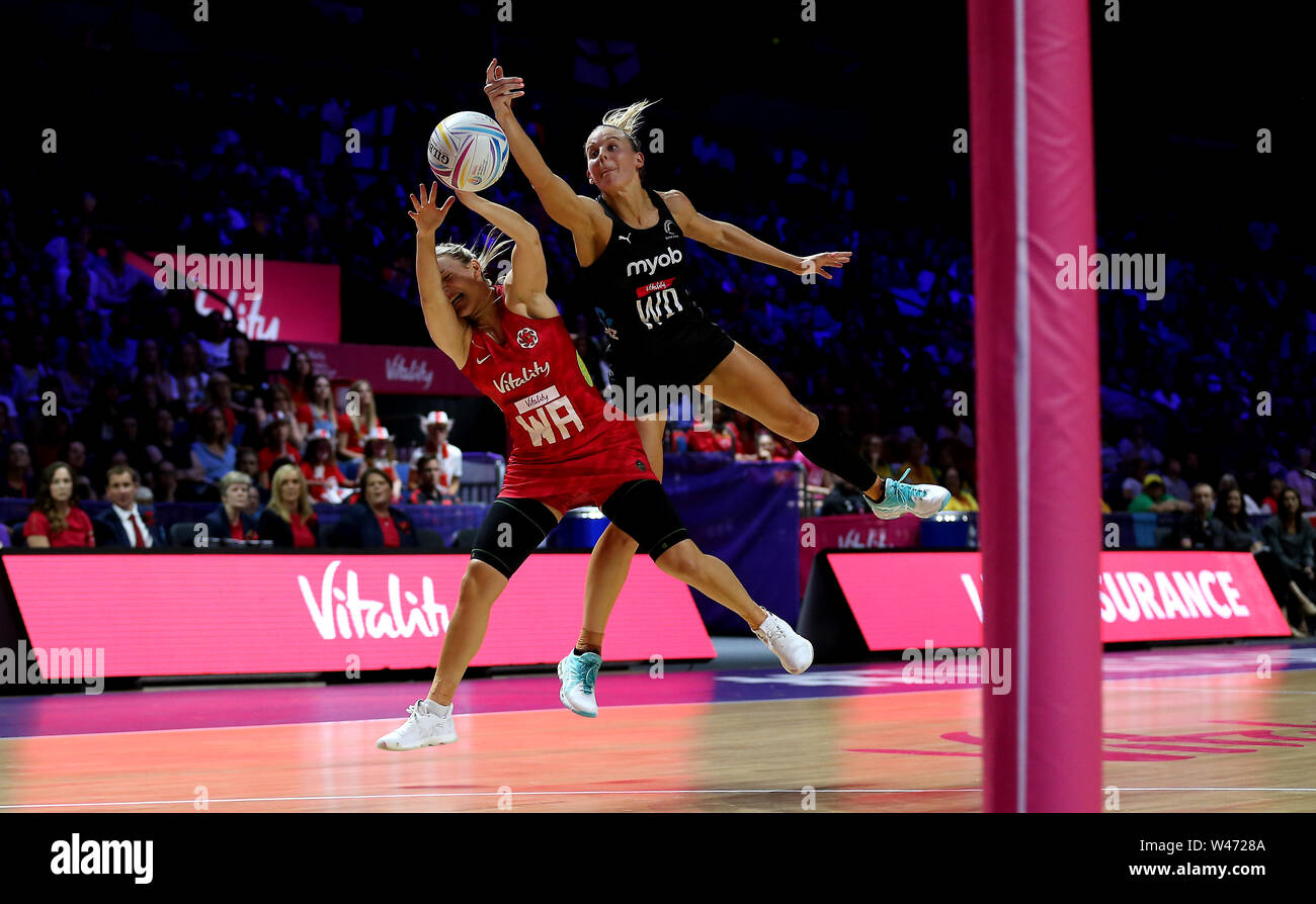 England's Natalie Haythornthwaite (left) and New Zealand's Te Paea ...