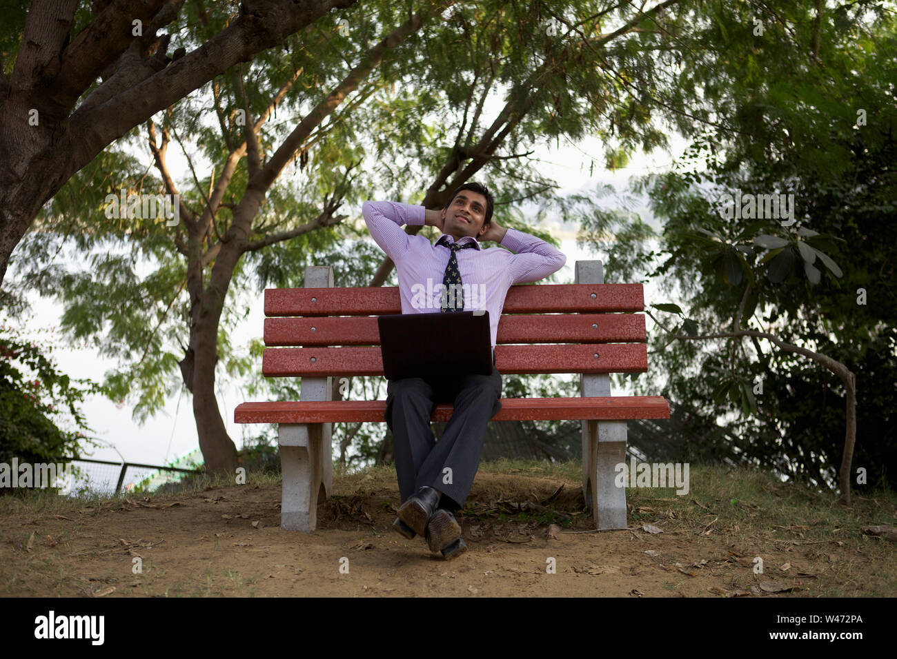 Man sitting down office getting up hi-res stock photography and images ...