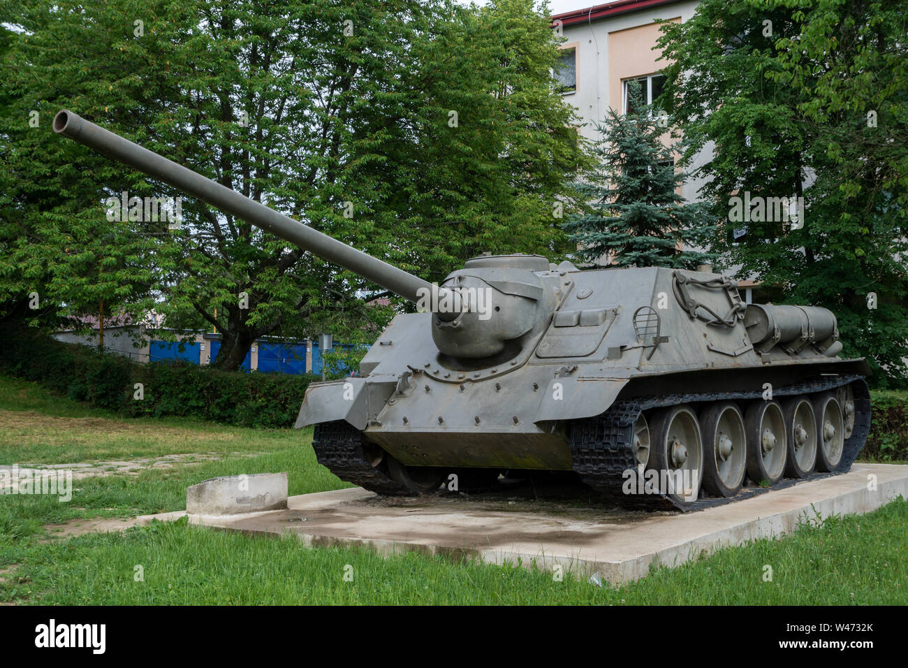 Soviet tank destroyer SU-100. Military and historical Open-Air Museum ...