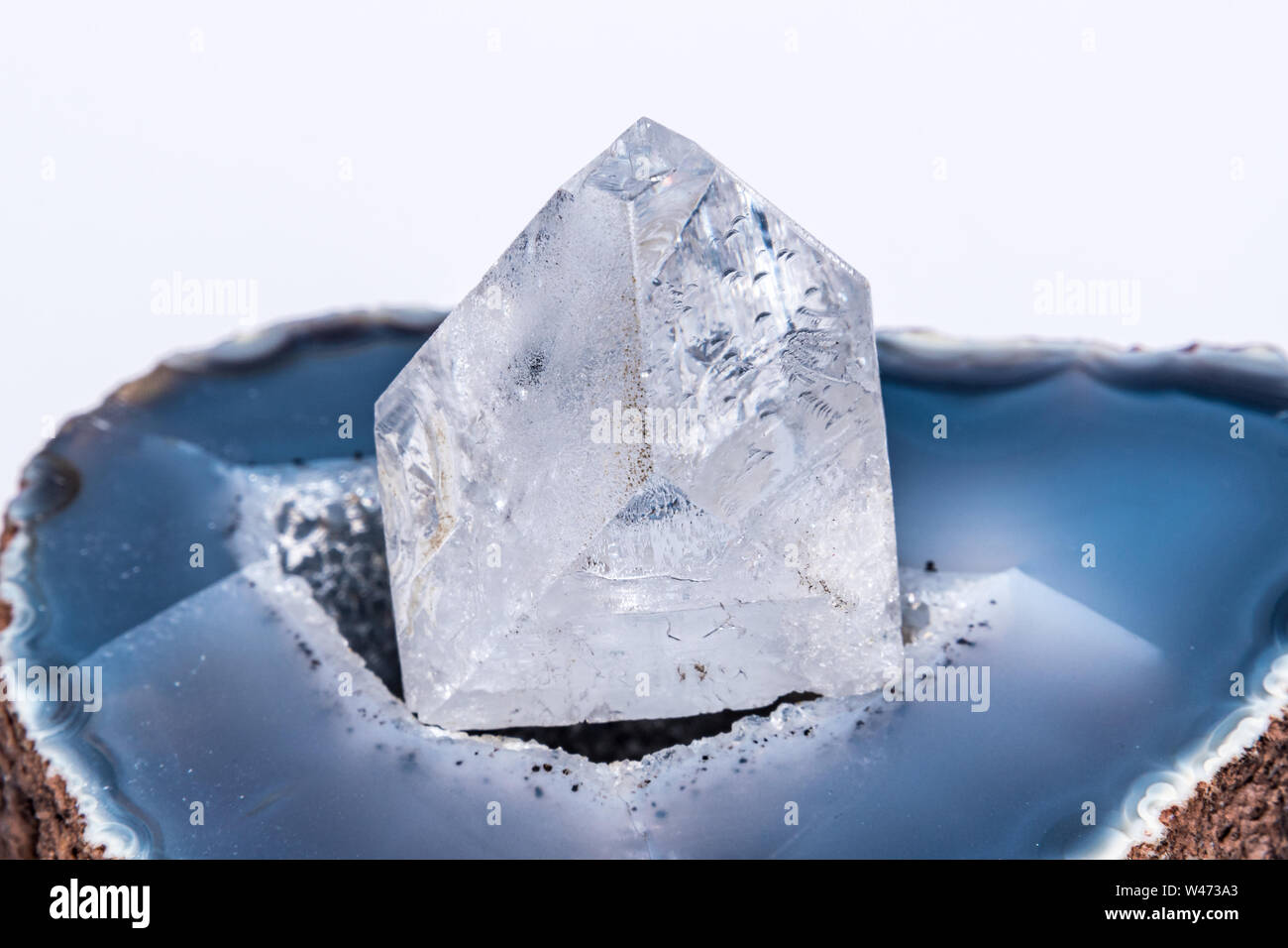 Black and grey geode hi-res stock photography and images - Alamy