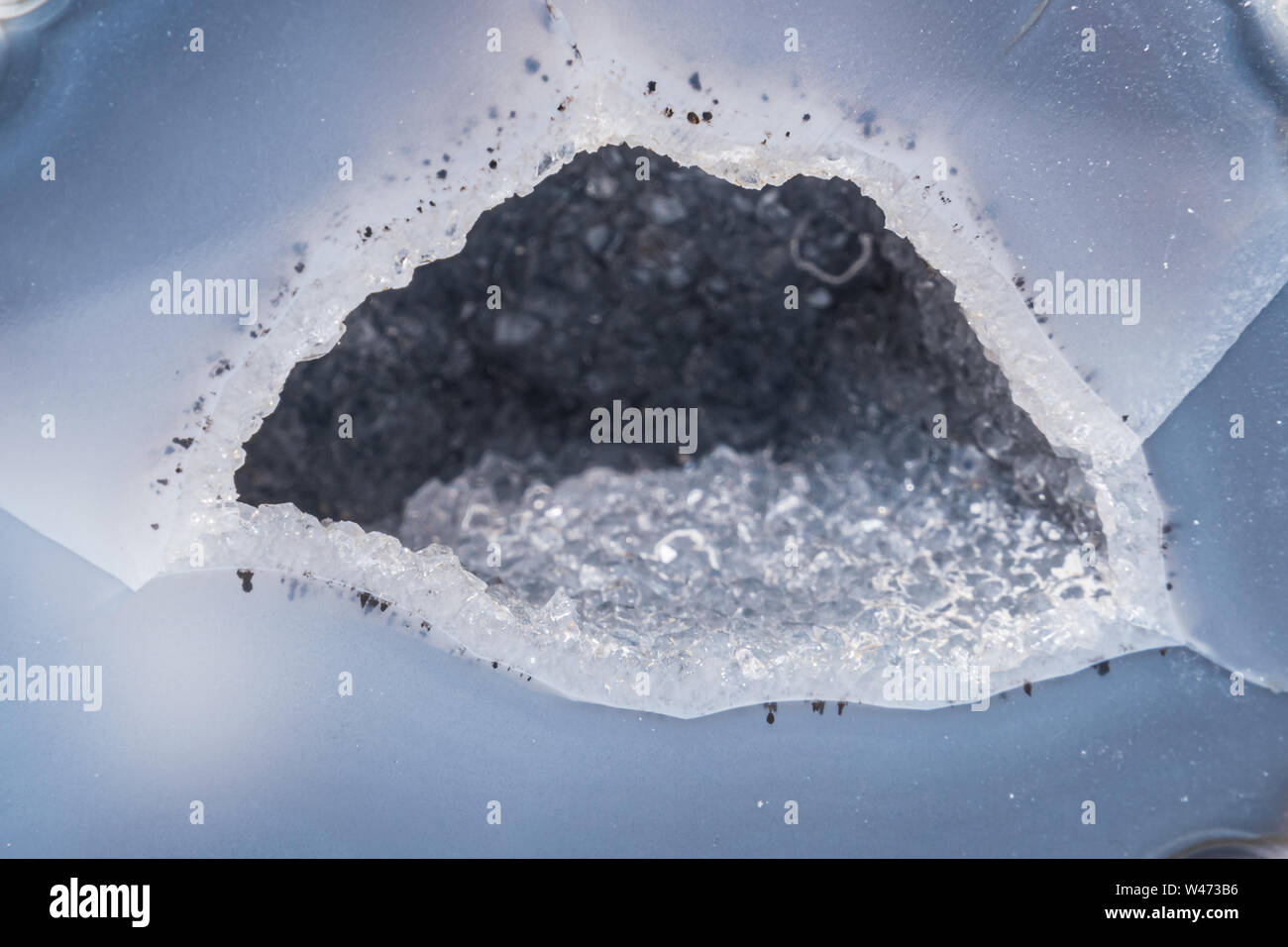 Black and grey geode hi-res stock photography and images - Alamy