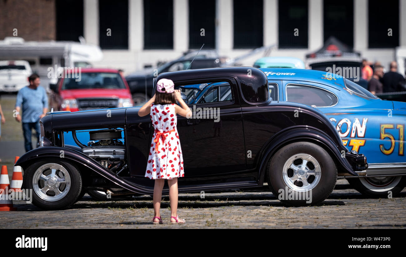 Hot rod car girl hi-res stock photography and images - Alamy