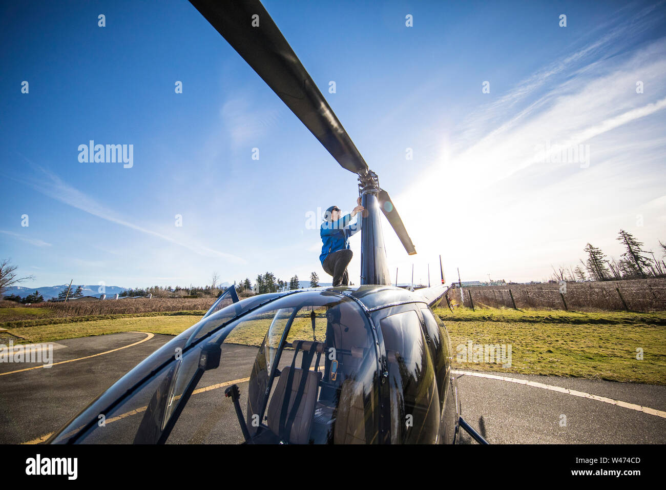 Mechanic working on helicopter outdoors Stock Photo - Alamy