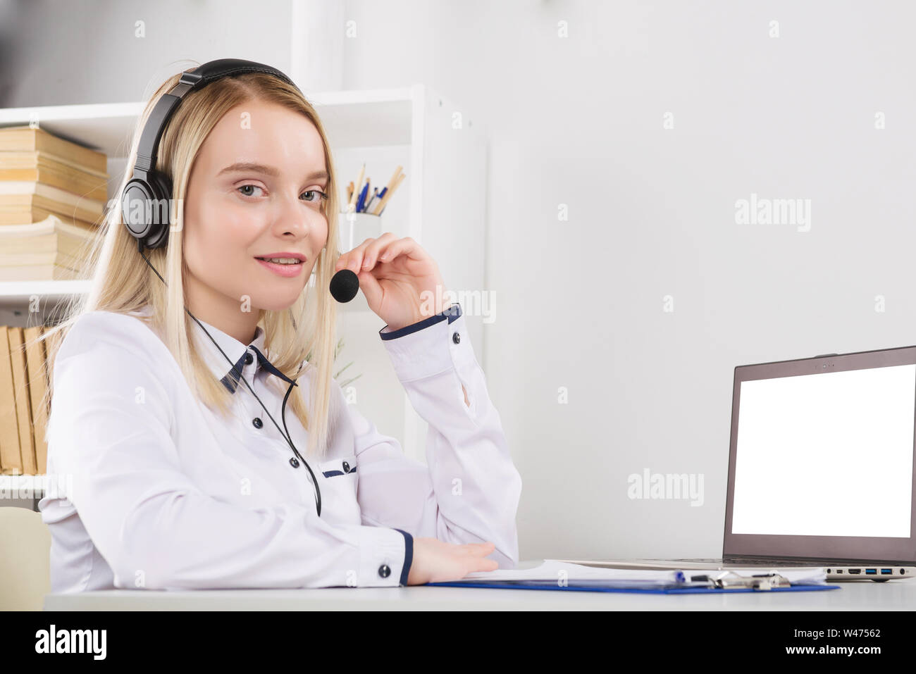 Call centre staff hi-res stock photography and images - Alamy