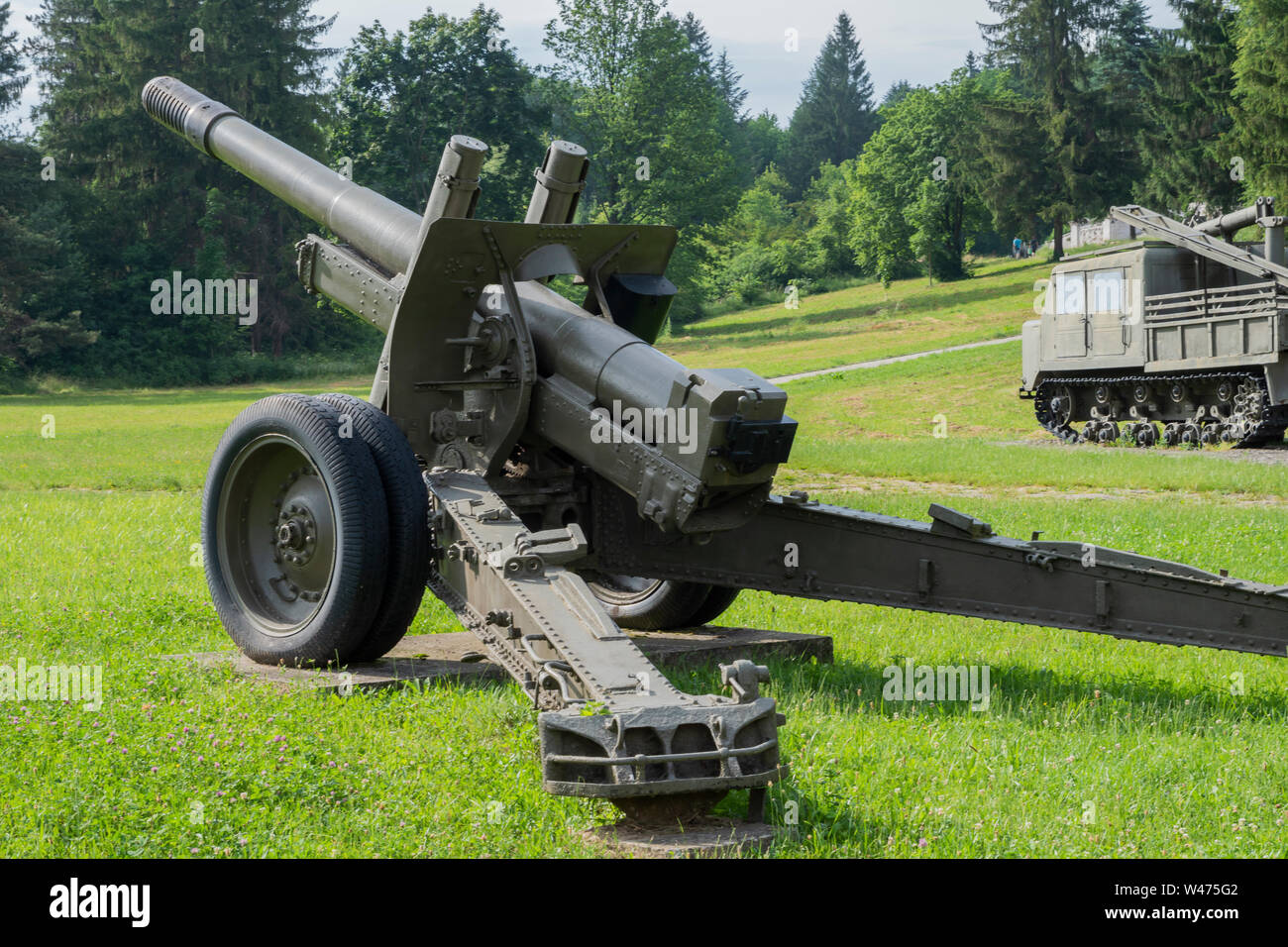 Howitzer gun hi-res stock photography and images - Alamy