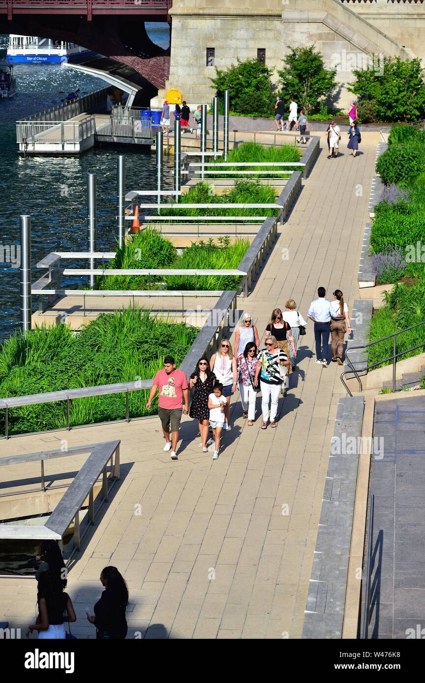 Chicago, Illinois, USA. The Chicago Riverwalk, a water level walkway ...