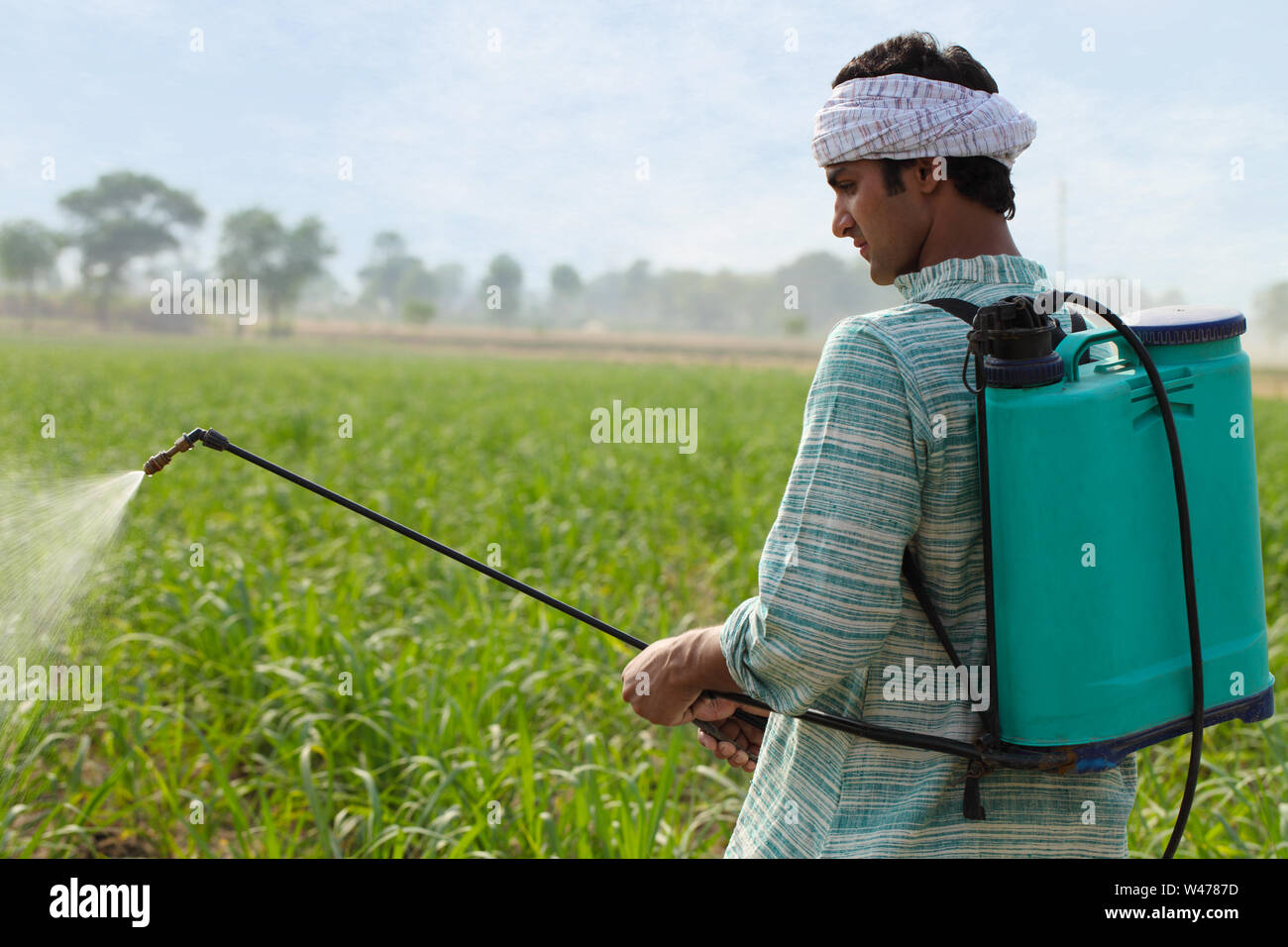 Farm india pesticide hi-res stock photography and images - Alamy