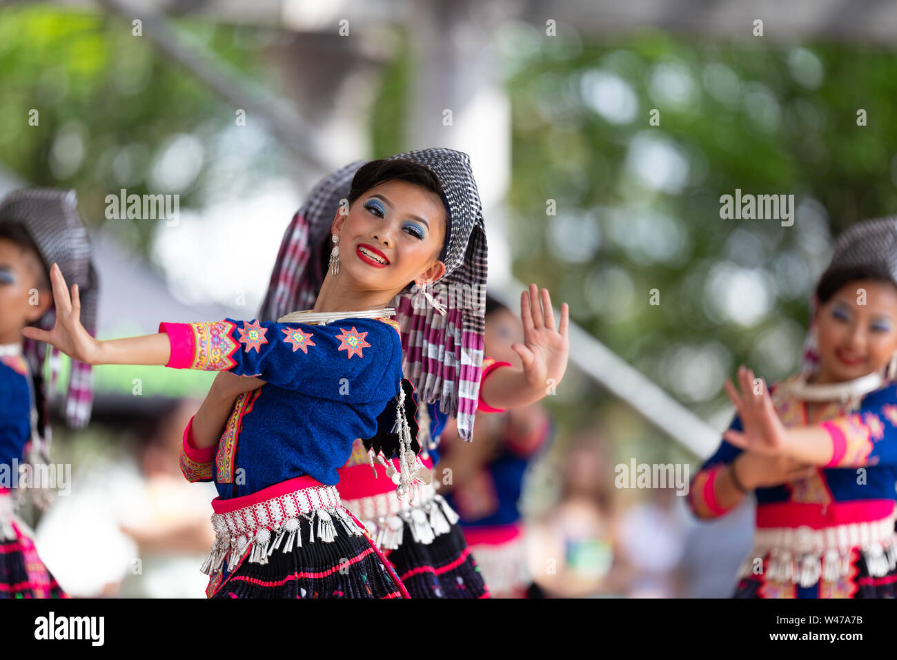 Hmong traditional dance hi-res stock photography and images - Alamy