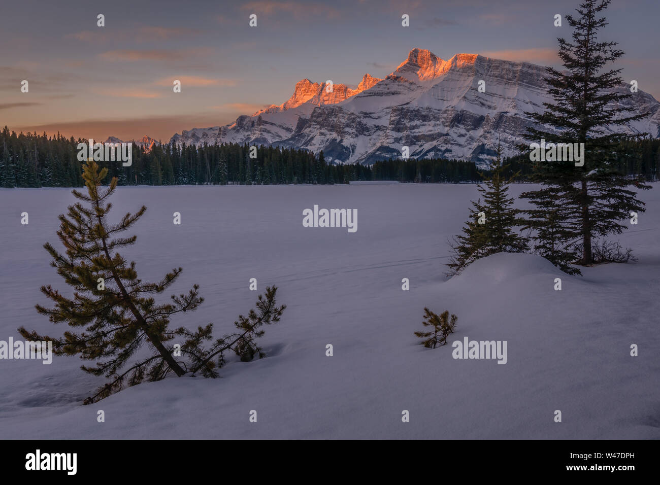 Sunrise at Two Jack Lake in Banff National Park, Alberta, Canada Stock ...