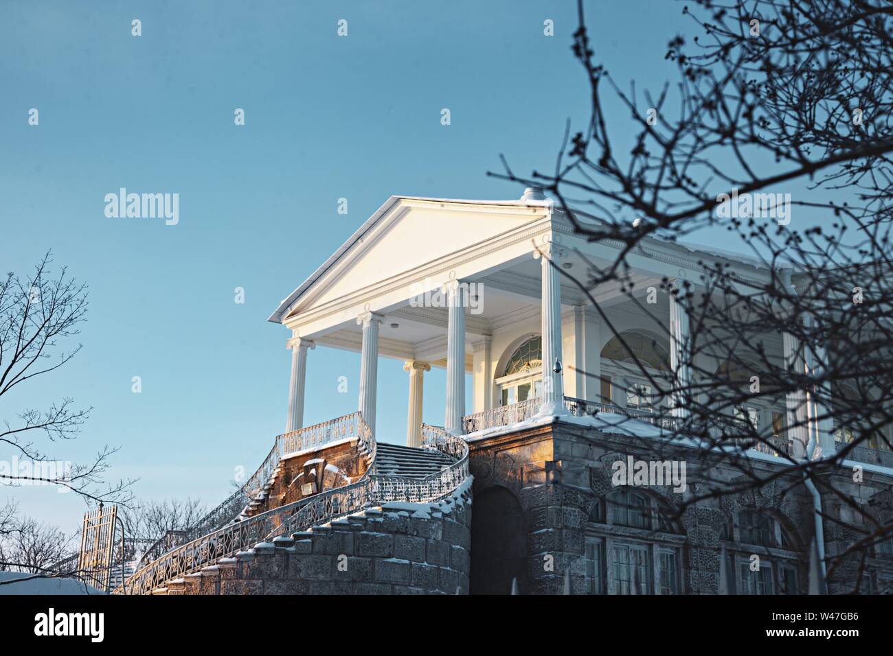 White building with classical columns and blue sky Stock Photo - Alamy