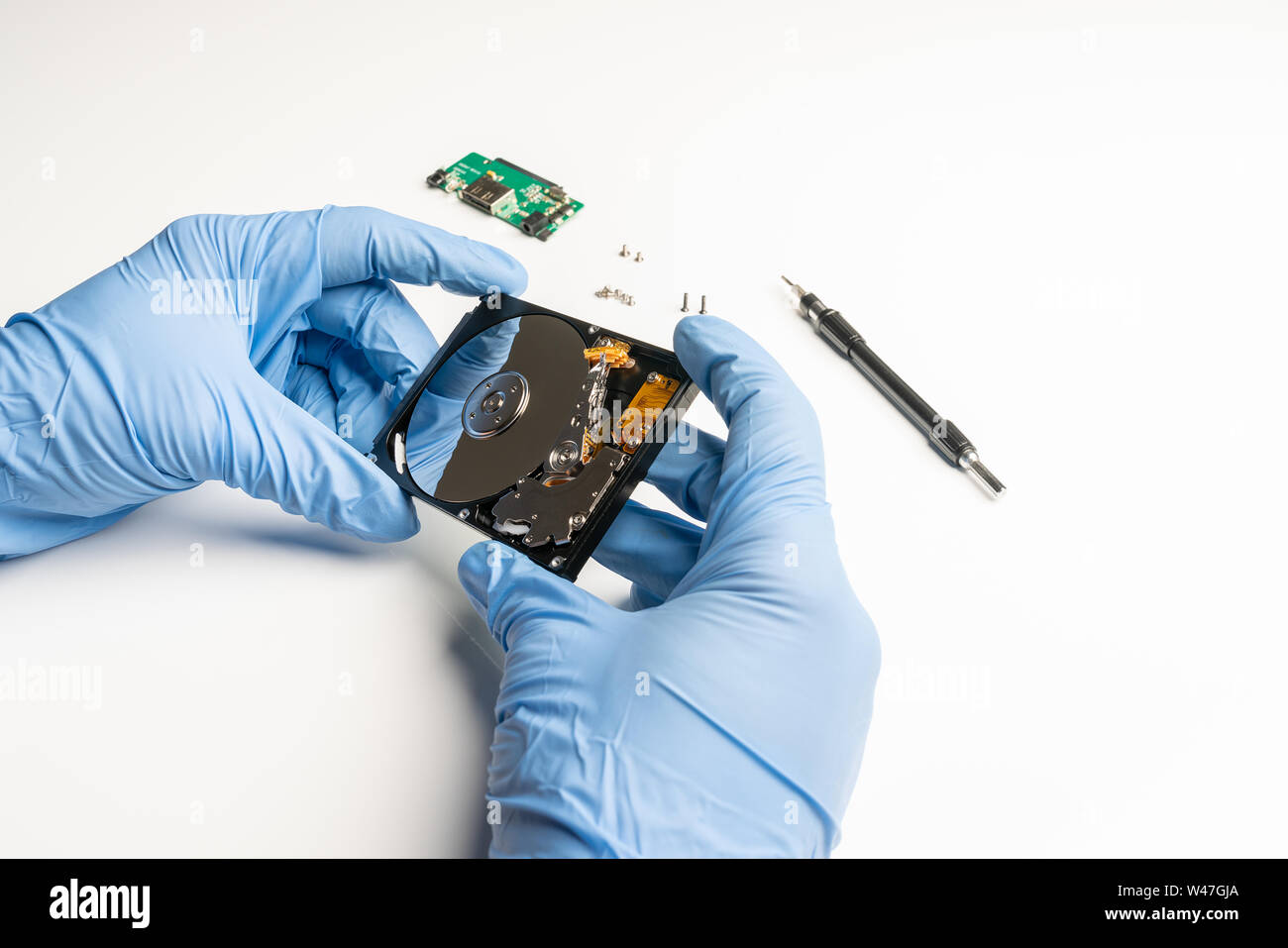 Control of a damaged hard disk under laboratory conditions by engineer ...