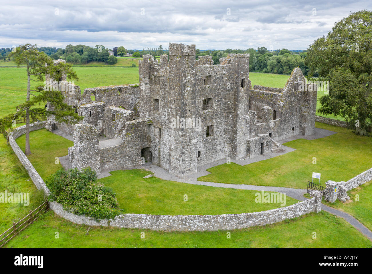Bective Abbey founded in 1147 is a Cistercian abbey on the River Boyne ...