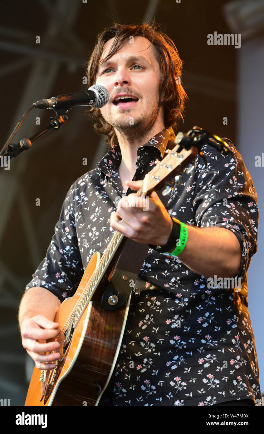 Charlie Worsham Llive In England Stock Photo - Alamy