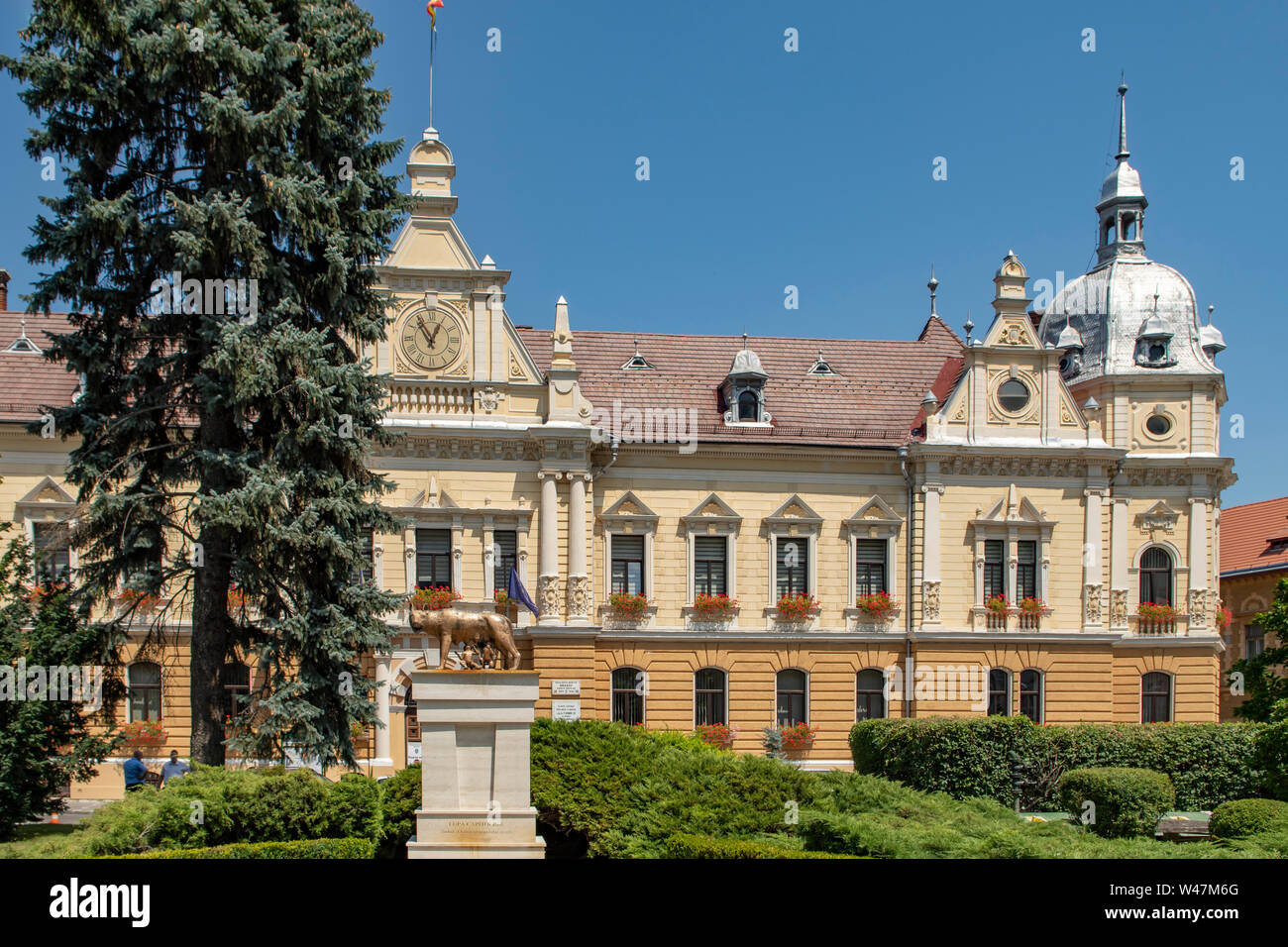 Brasov city hall romania hi-res stock photography and images - Alamy