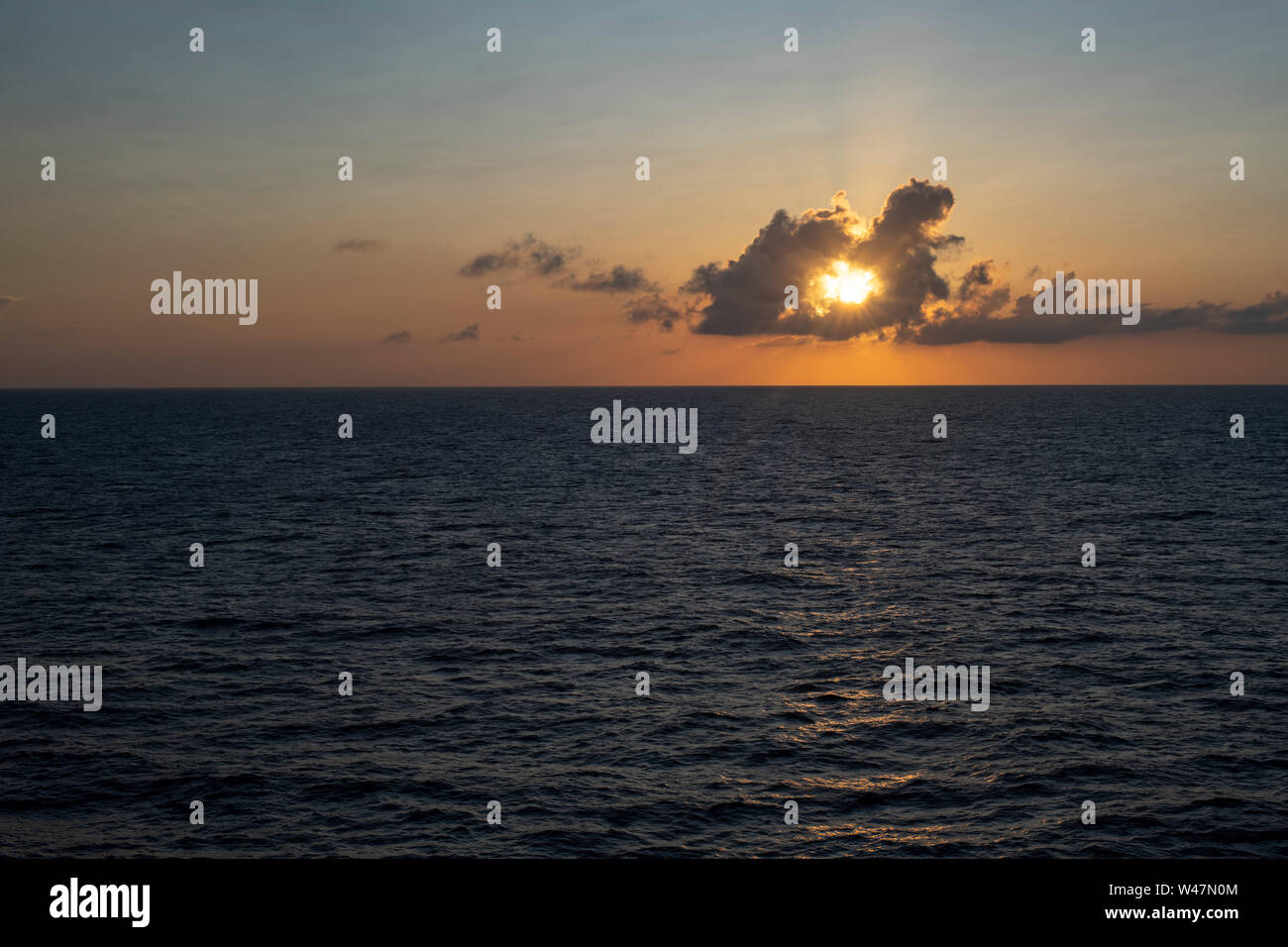 Beautiful sea morning sun rises hi-res stock photography and images - Alamy
