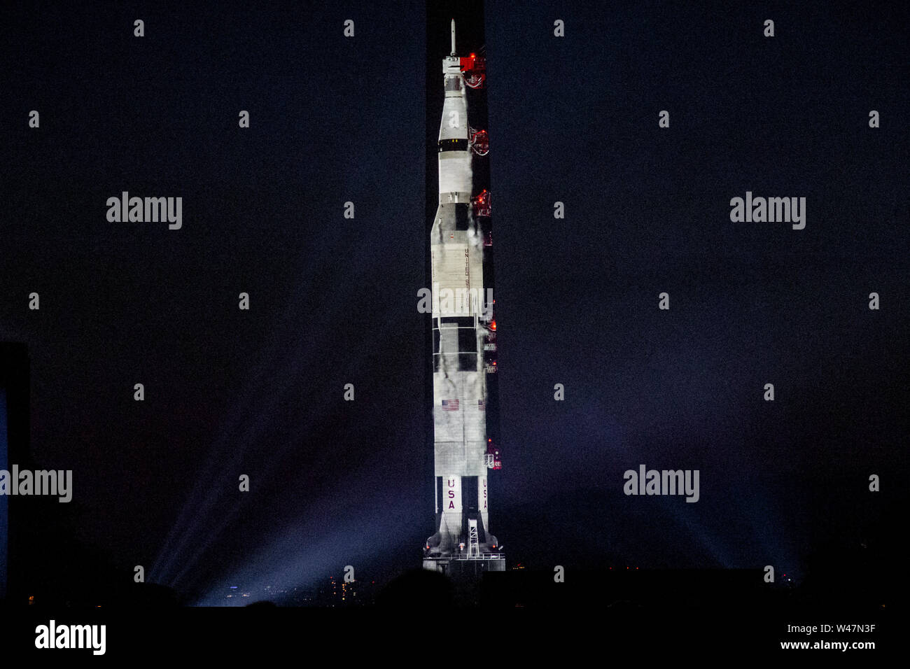 Life-sized projections on the Washington Monument of the 365 foot tall ...