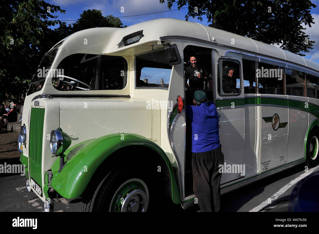 Classic yorkshire bus hi-res stock photography and images - Alamy