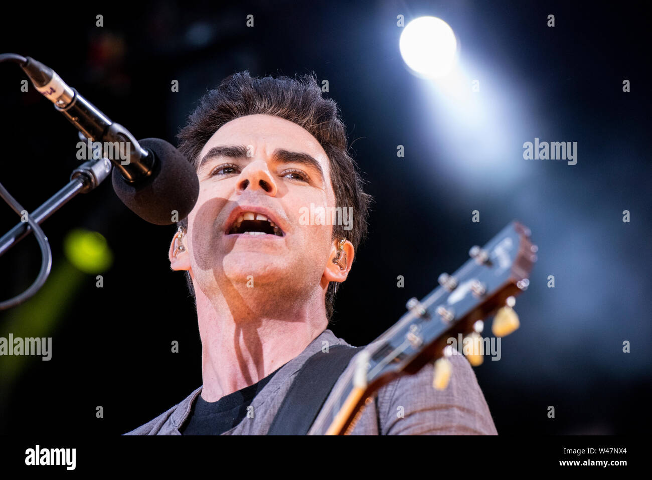 Kelly Jones, lead singer of Stereophonics, performing live at Latitude ...
