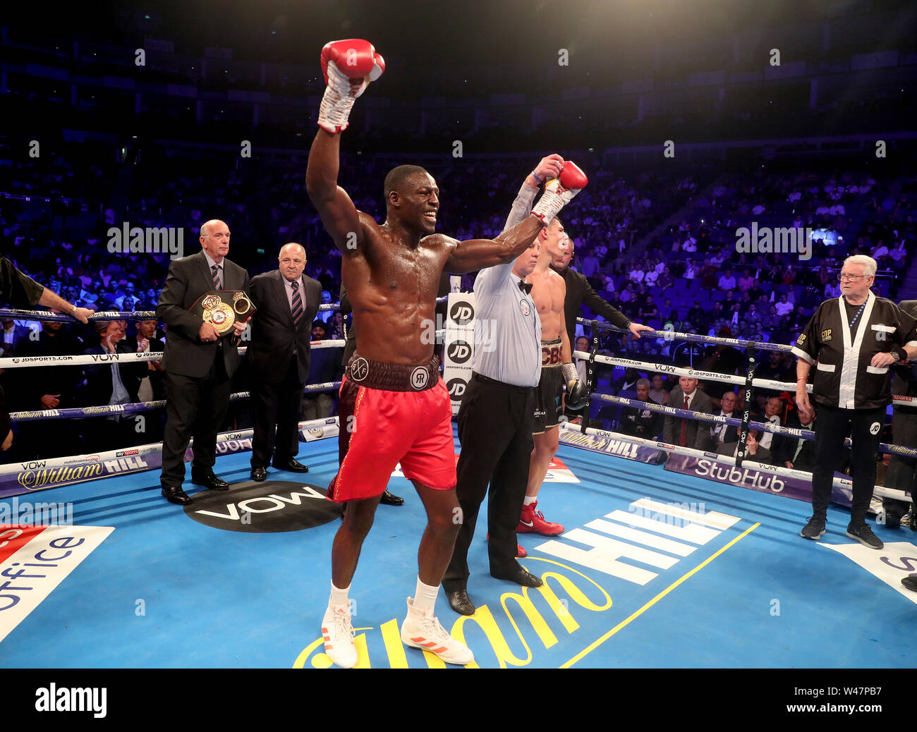 Richard Riakporhe celebrates victory against Chris Billam-Smith in the ...