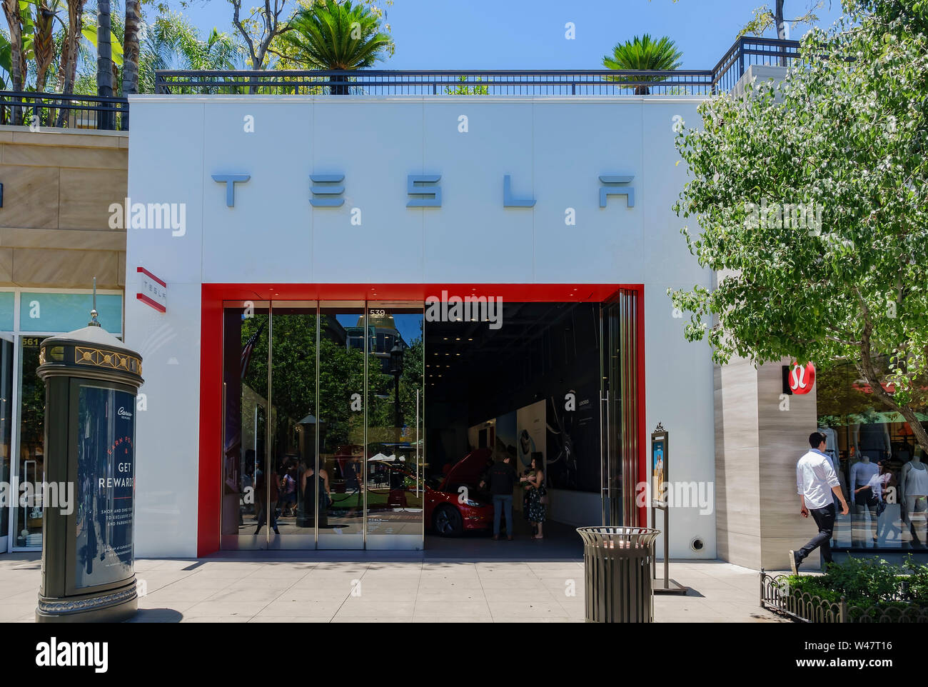 Glendale, JUN 30: Afternoon view of the famous Tesla store in Americana ...