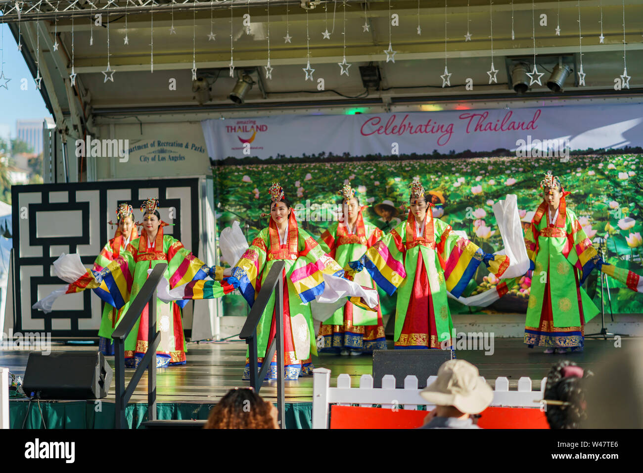 Korean girls on stage hi-res stock photography and images - Alamy