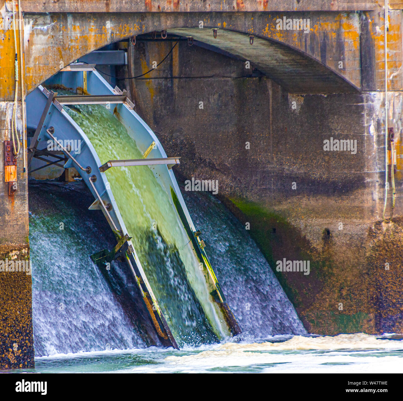 Overflow drain hi-res stock photography and images - Alamy