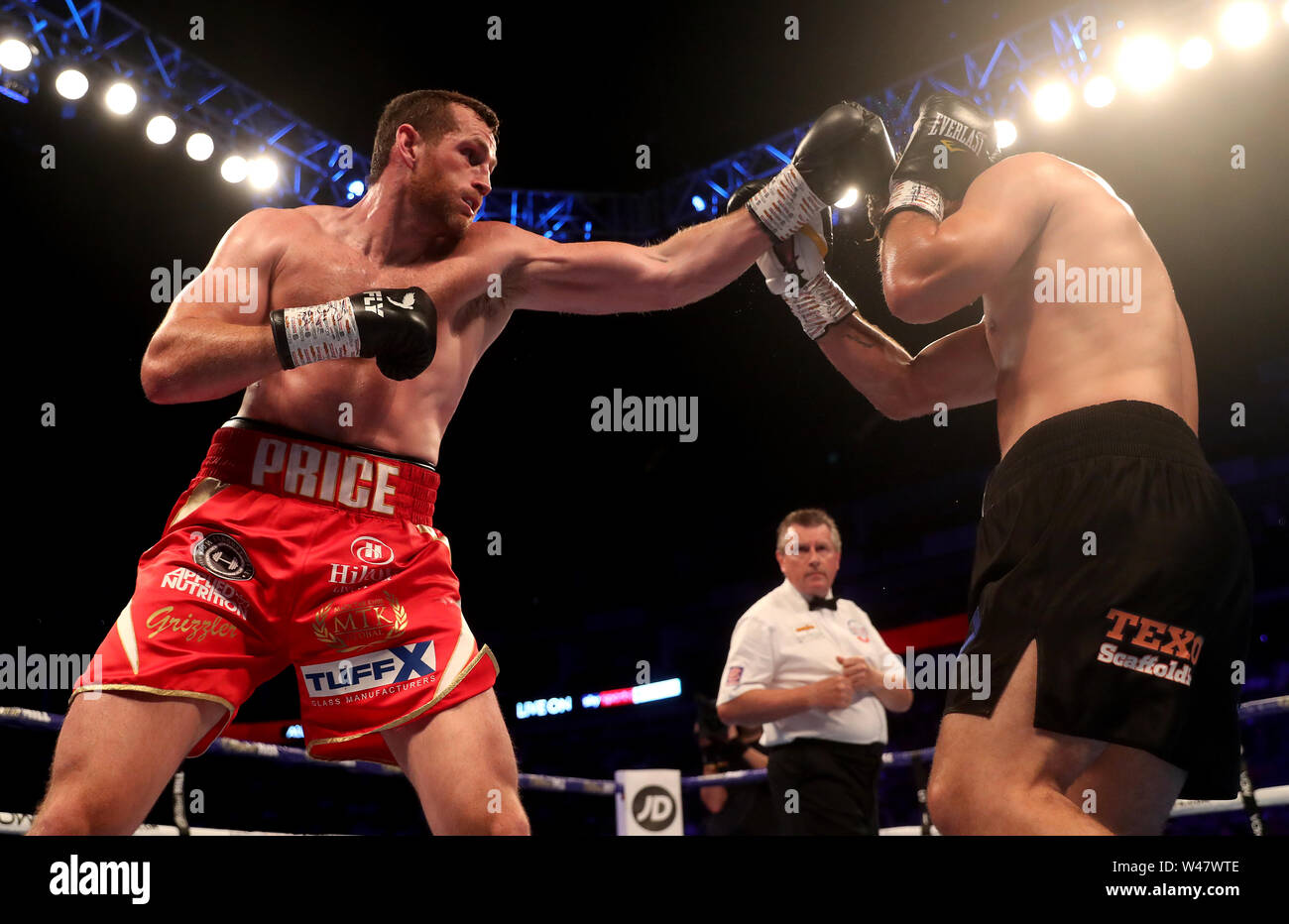 David Price (left) and Dave Allen (right) in the WBA Continental ...