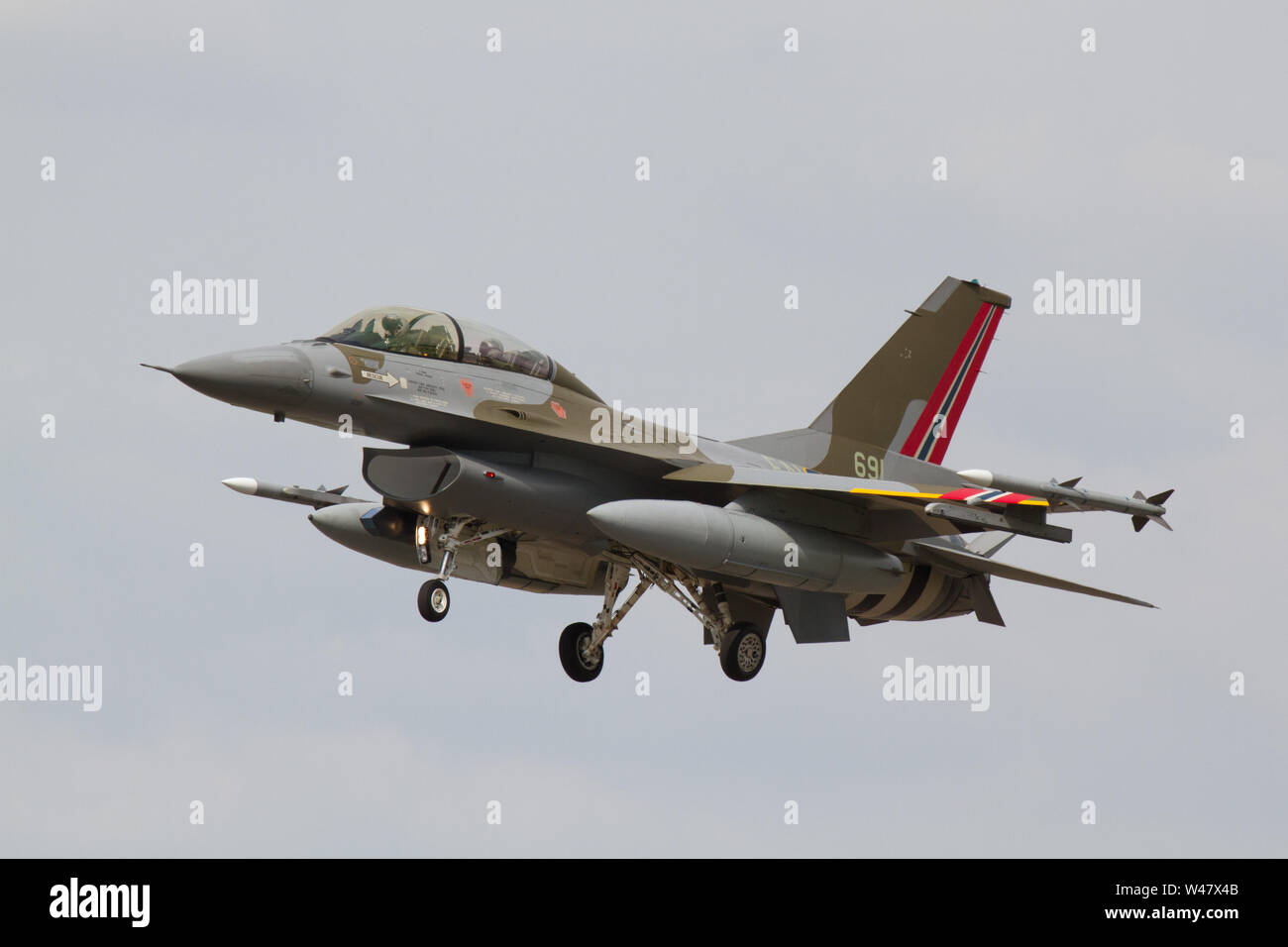 Norwegian air force f 16 fighter hi-res stock photography and images ...