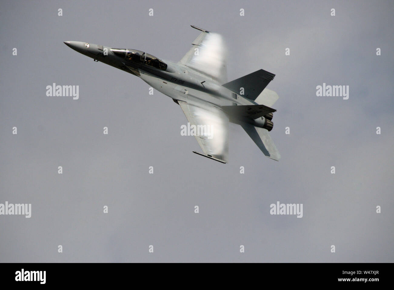 Condensation wings hi-res stock photography and images - Alamy