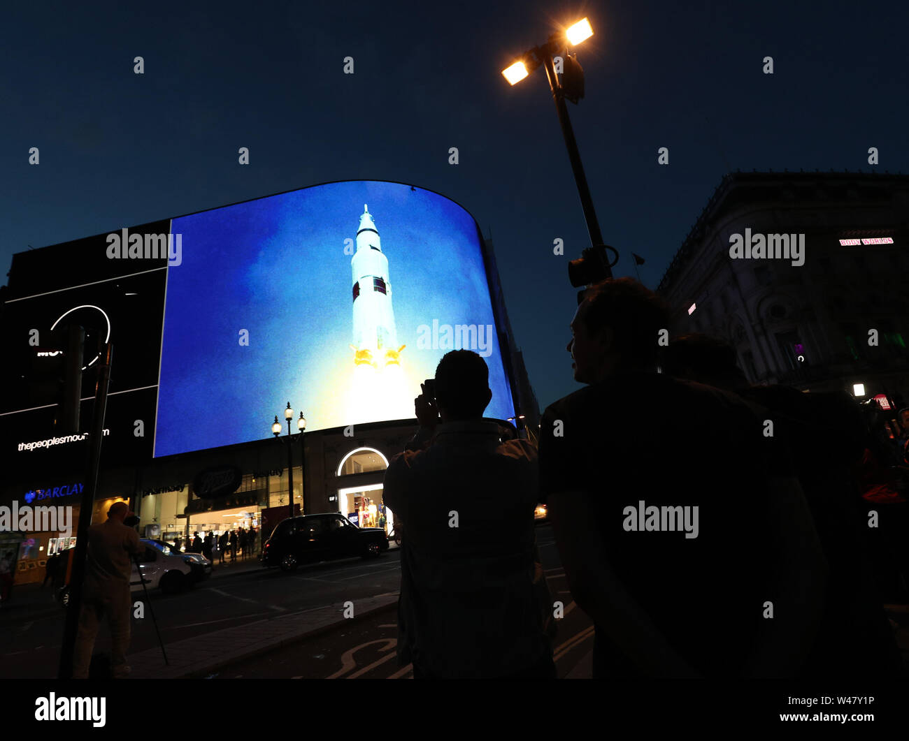 London artist helen marshalls peoples moon project hi-res stock ...