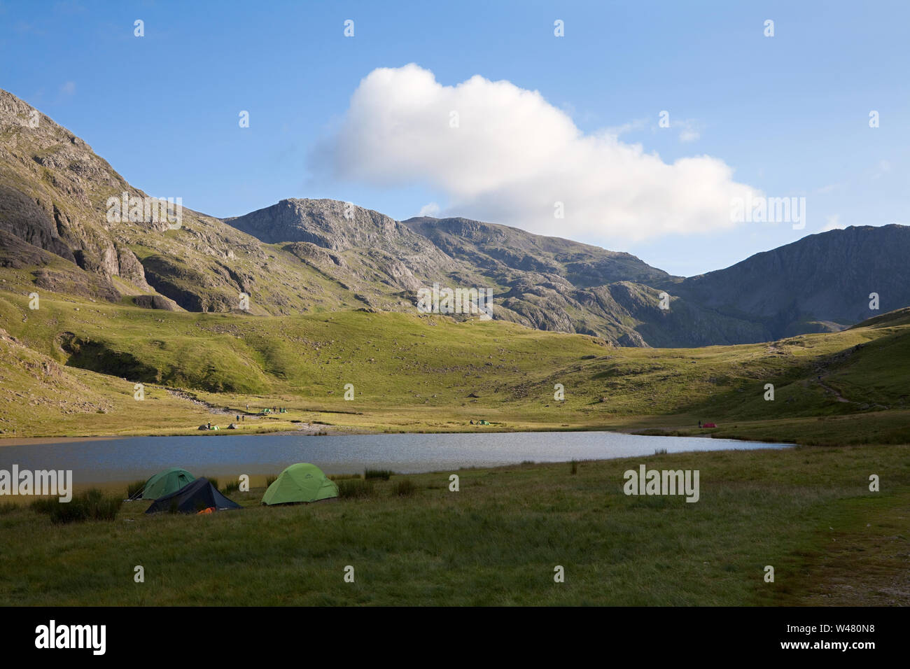 Wild camping at Styhead Tarn in the Lake District, UK Stock Photo - Alamy