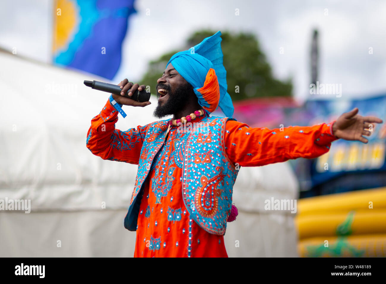 Indian bangra dance hi-res stock photography and images - Alamy