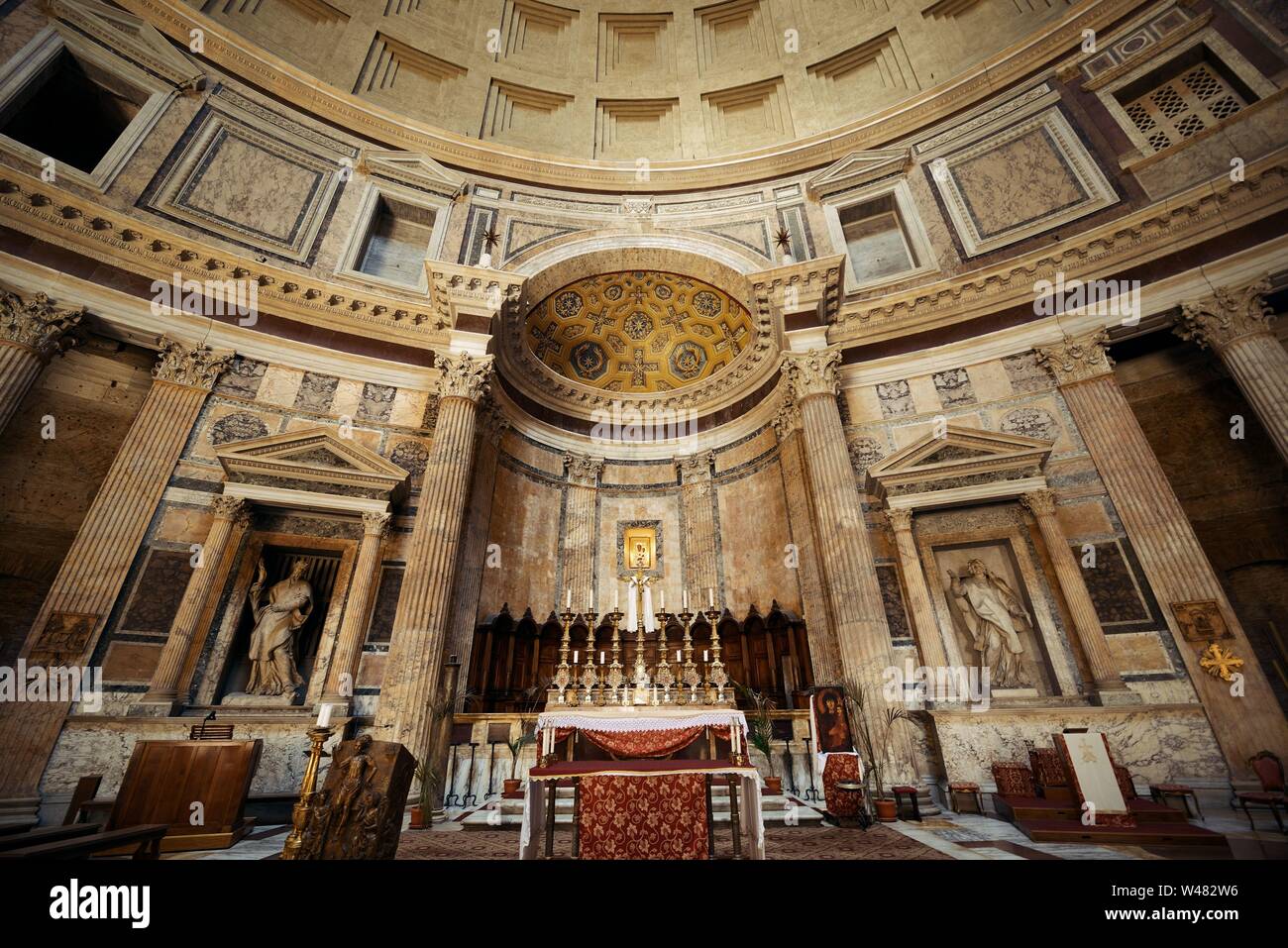 Pantheon interior with decoration in rome hi-res stock photography and ...