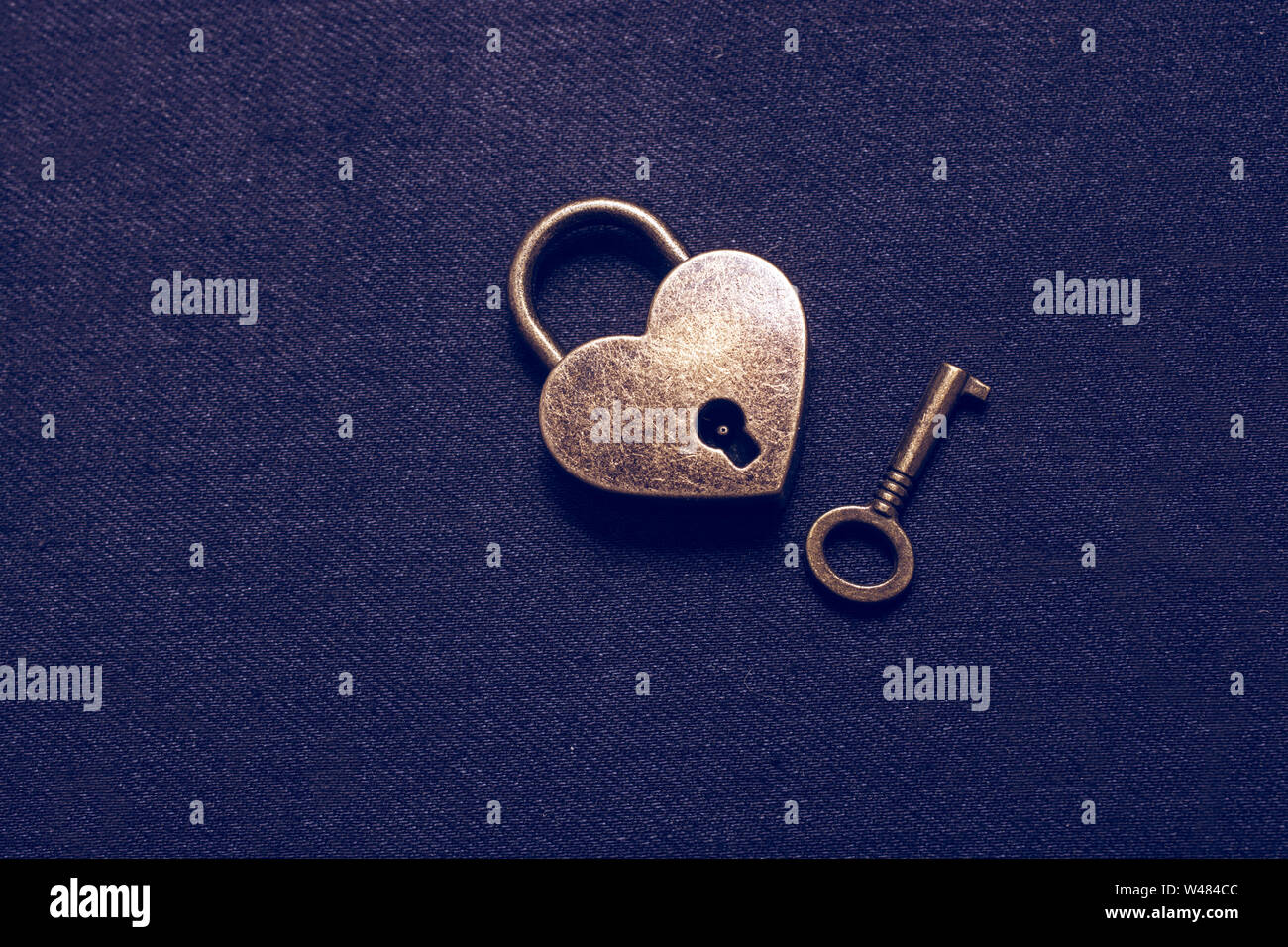 Heart shaped lock and key on an abstract background Stock Photo - Alamy