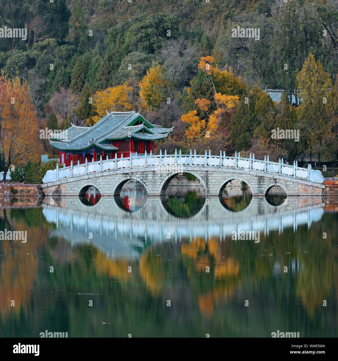 Black Dragon pool in Lijiang, Yunnan, China Stock Photo - Alamy