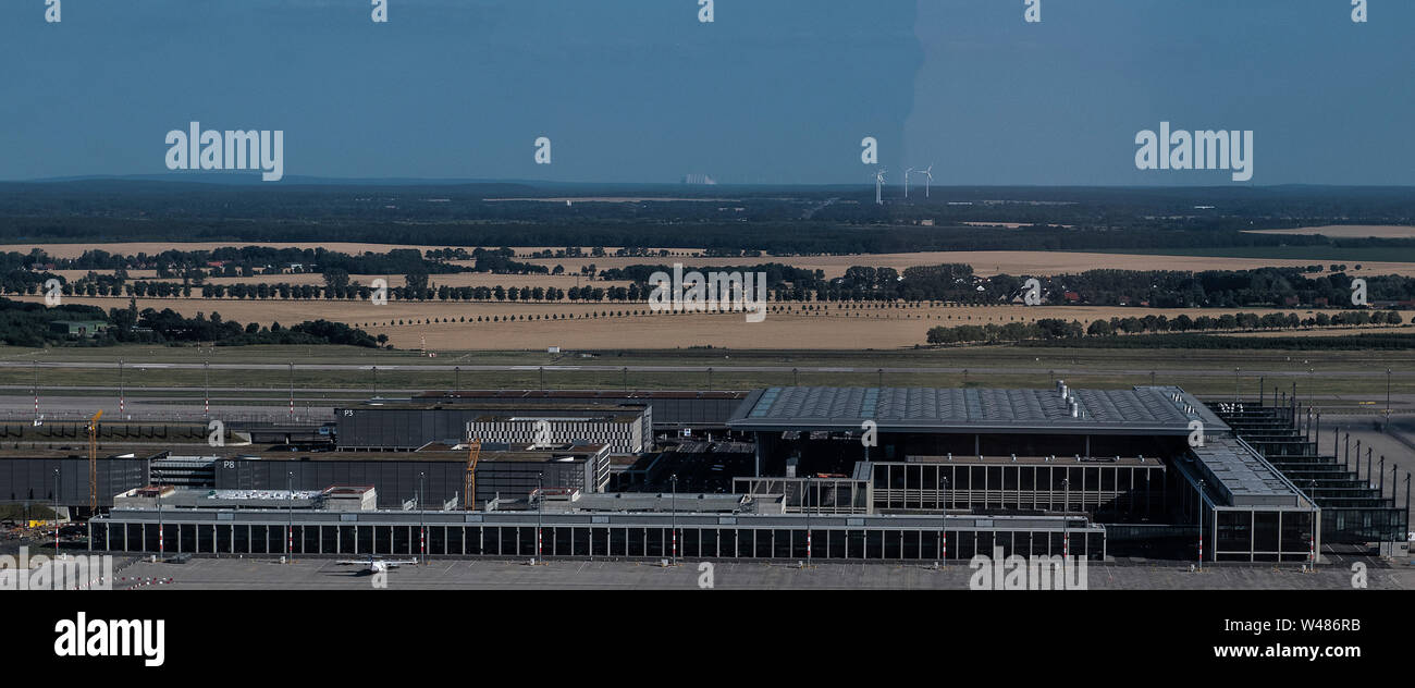 Berlin, Germany. 28th June, 2019. The runway around the terminal of BER ...
