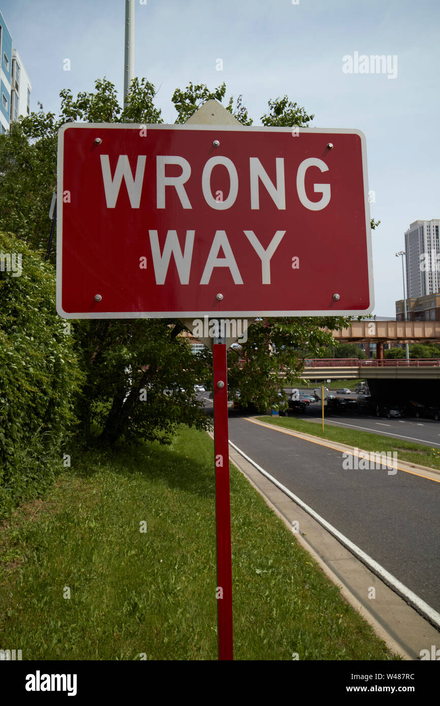 Wrong way signs hi-res stock photography and images - Alamy