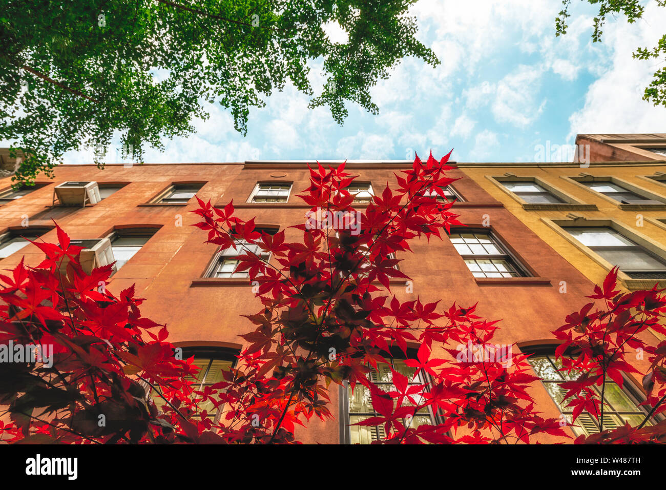 Brownstone building hi-res stock photography and images - Alamy