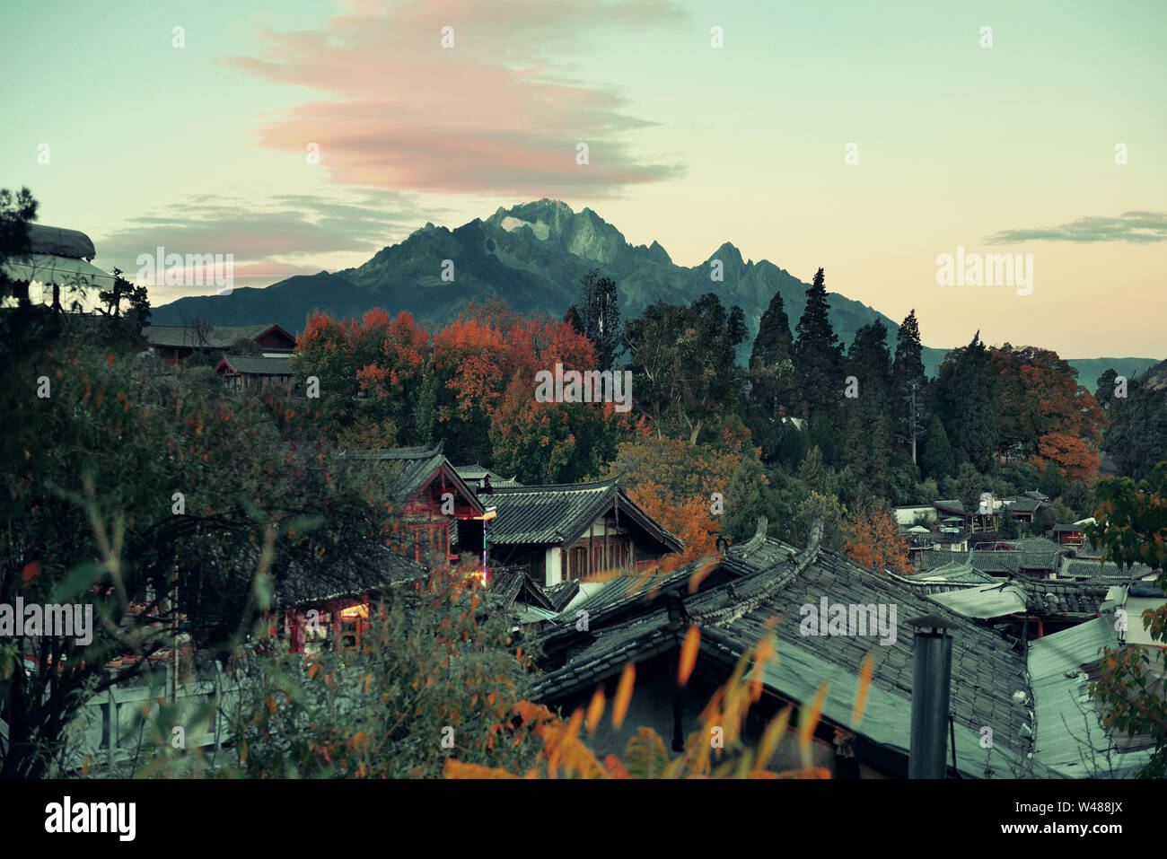 Old town lijiang jade hi-res stock photography and images - Alamy