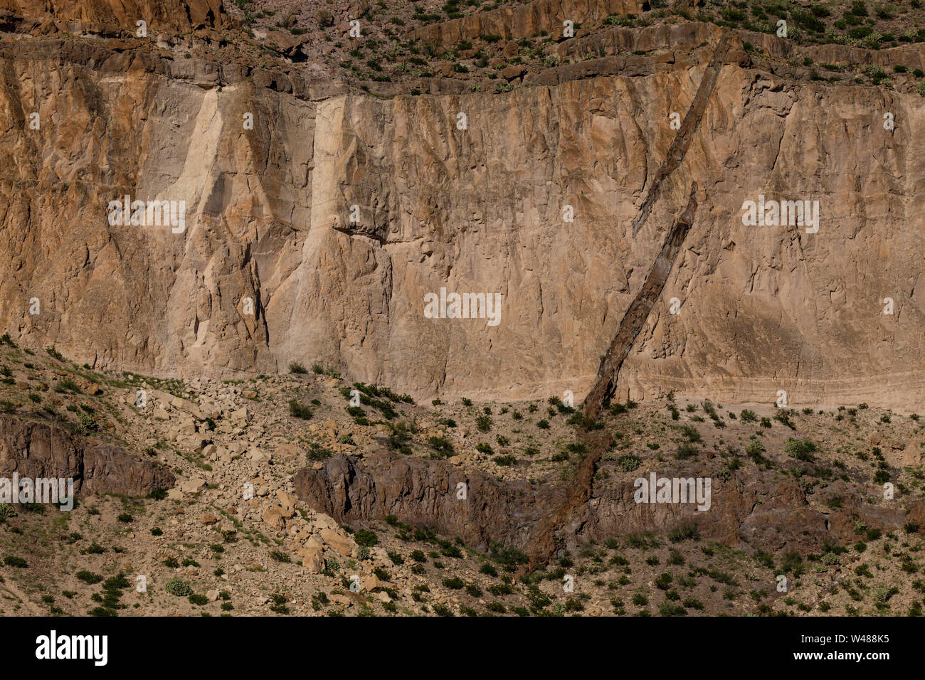 Igneous rocks basalt close up hi-res stock photography and images - Alamy