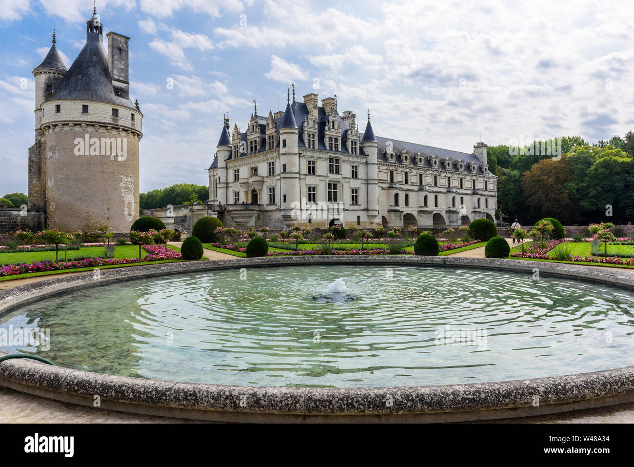 The Chenonceau Castle (French: Château de Chenonceau) is a French ...