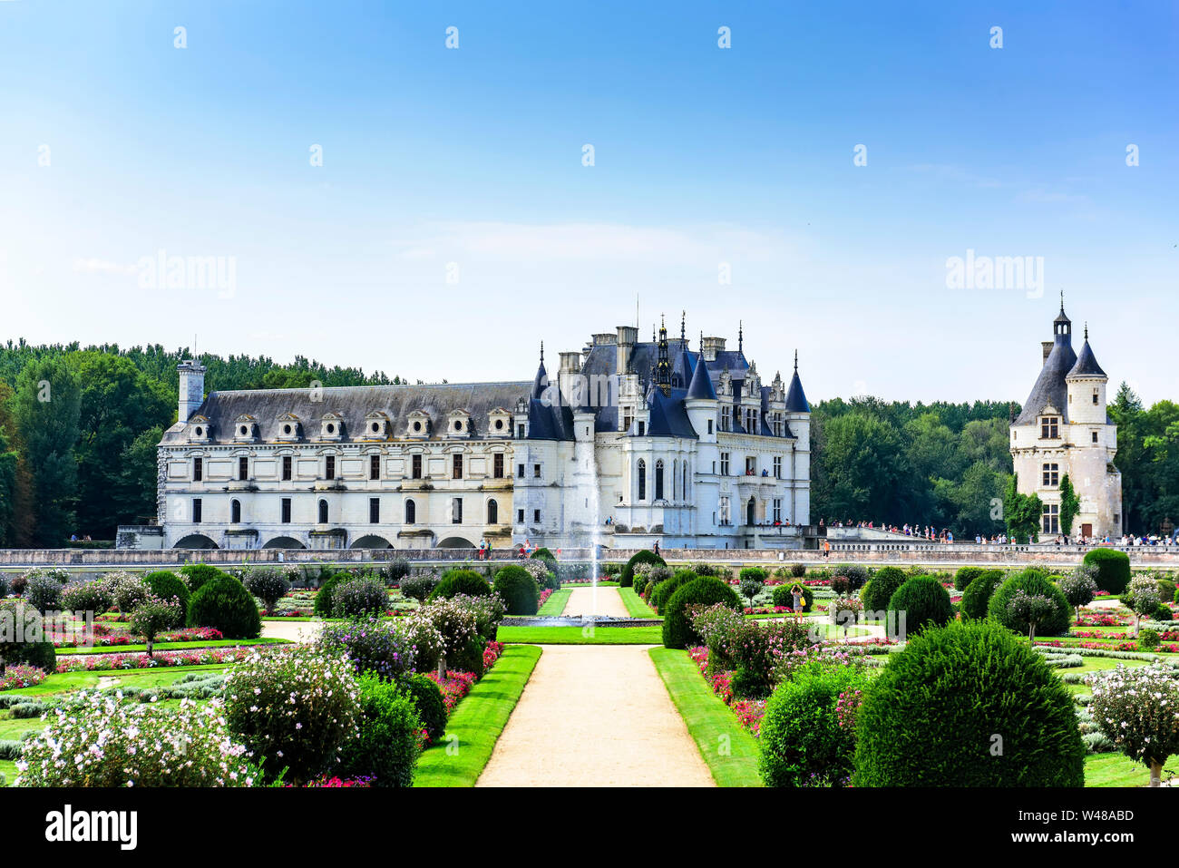 The Chenonceau Castle (French: Château de Chenonceau) is a French ...