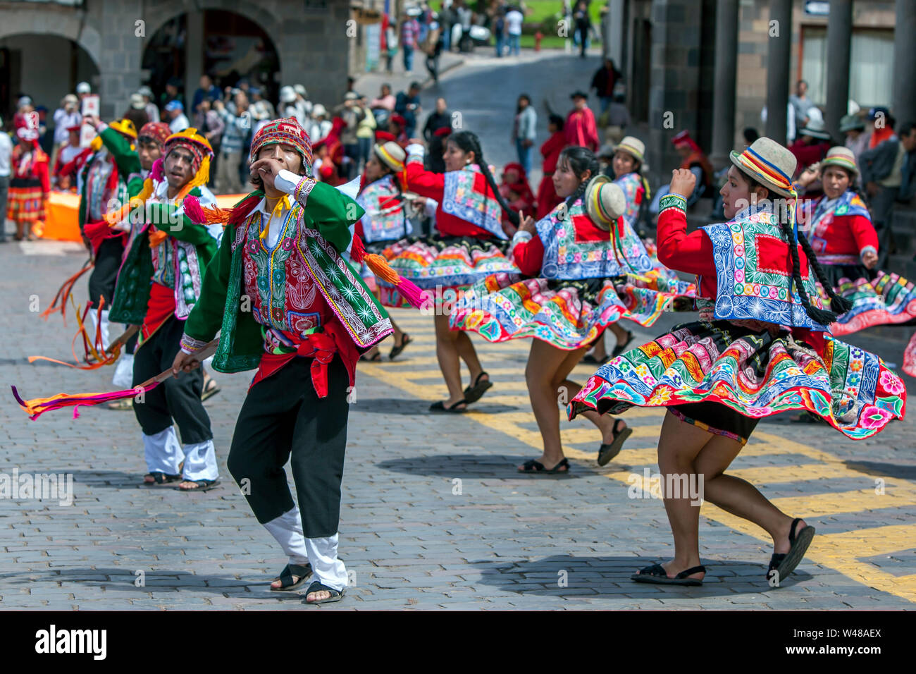 Peruvian dancers parade cusco hi-res stock photography and images - Alamy